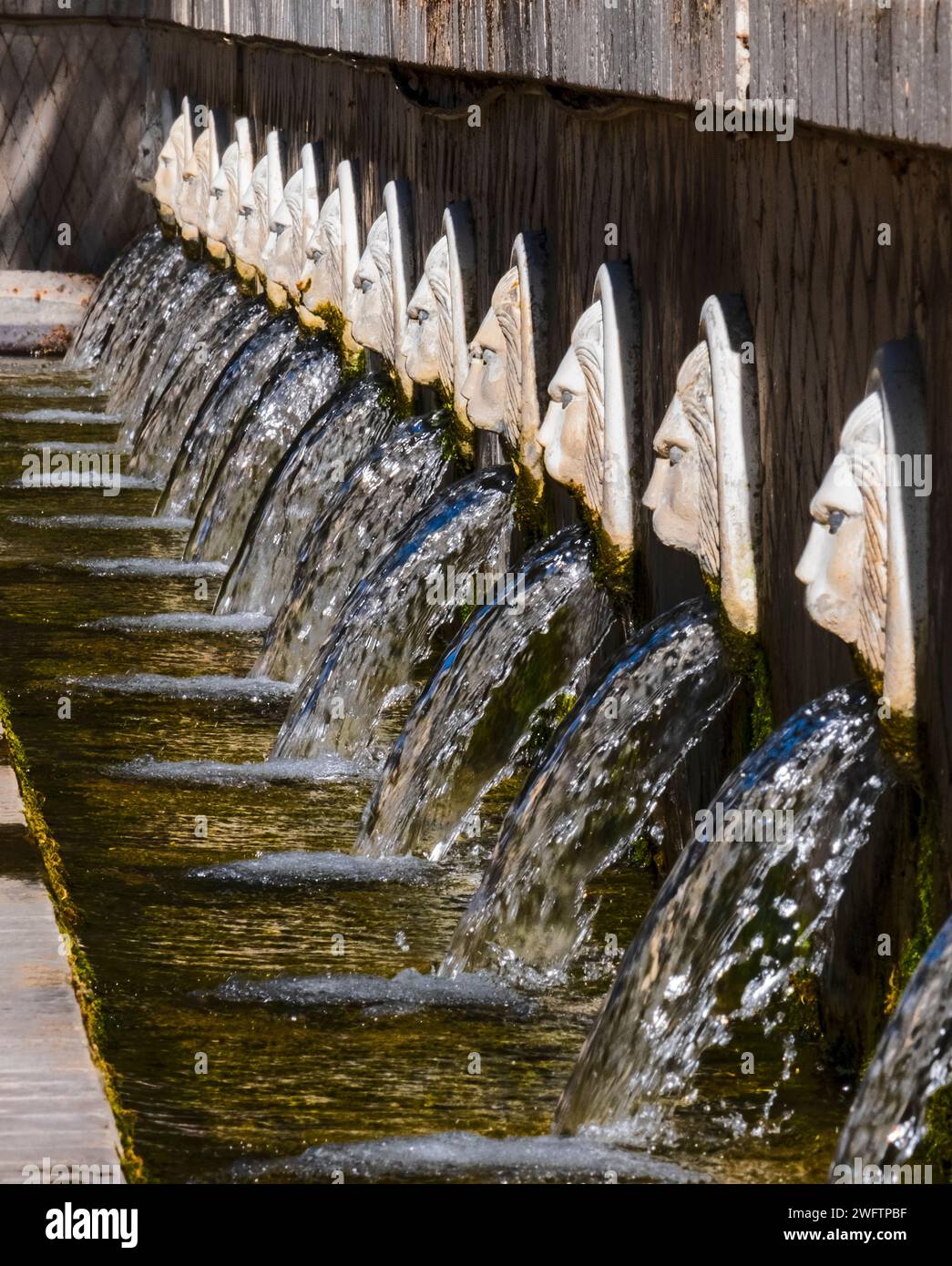 Fontaines aux lions de spili Banque de photographies et d’images à ...