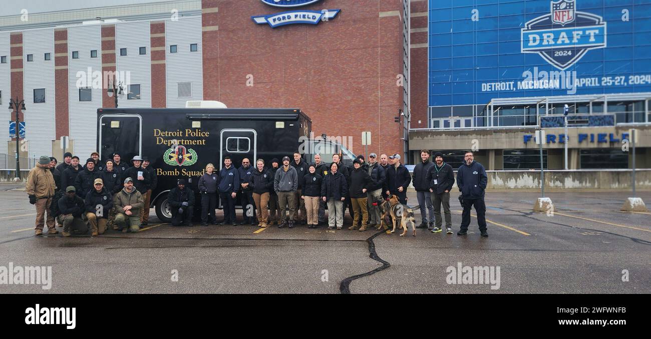 Soldats et aviateurs de la 51st civil support Team (CST) Weapons of ...