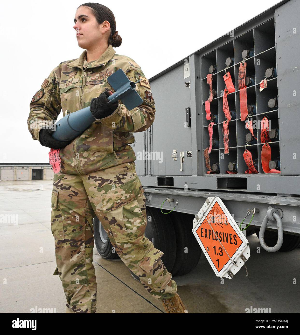 L'aviateur principal Hannah Loose, spécialiste des systèmes de ...