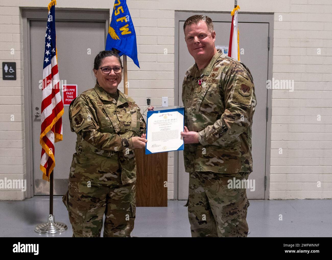 Colonel Teresa Frank de l'US Air Force, commandant du 125th Mission ...