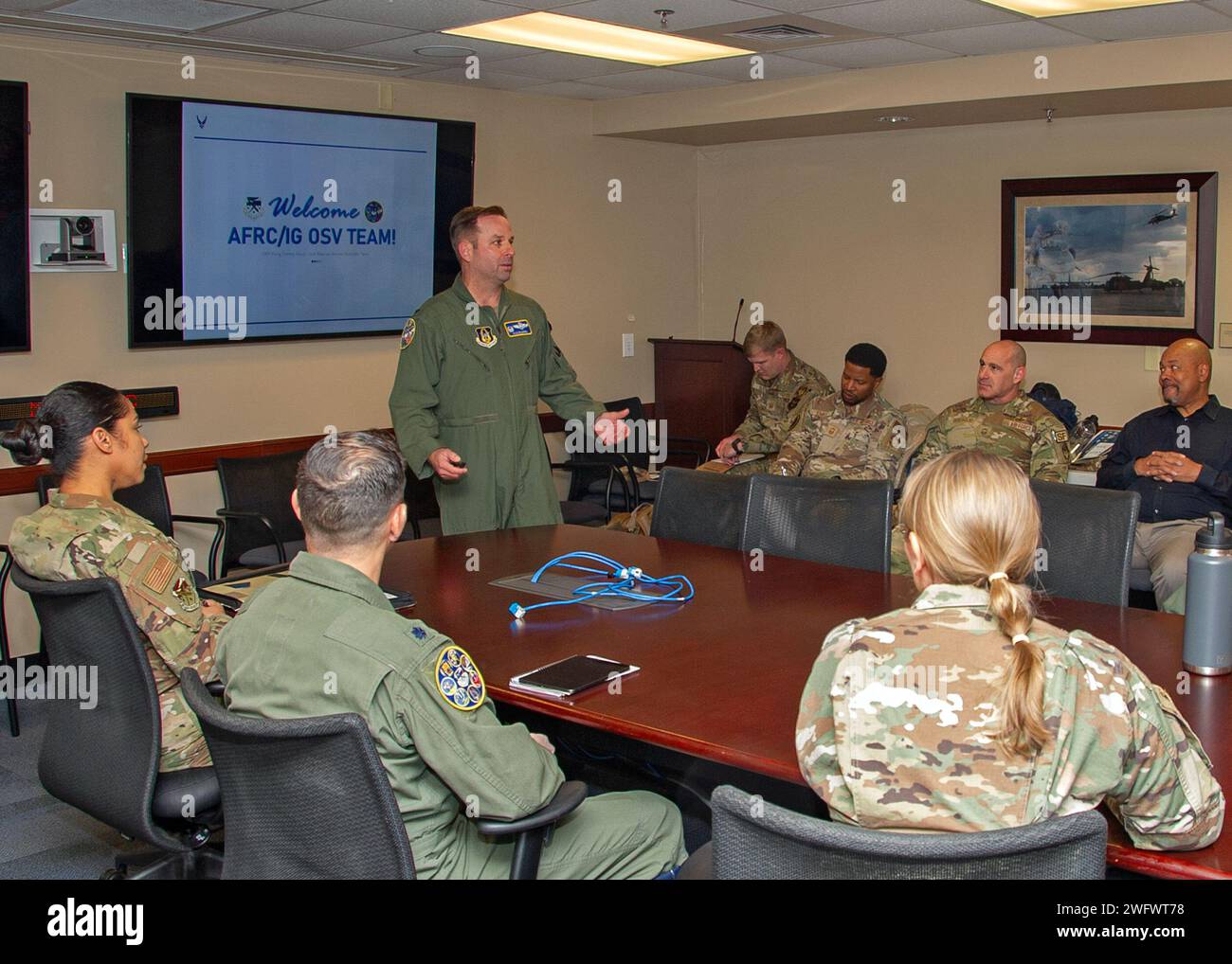 Le colonel Kyle Goldstein, commandant du 340e Groupe d’entraînement au ...
