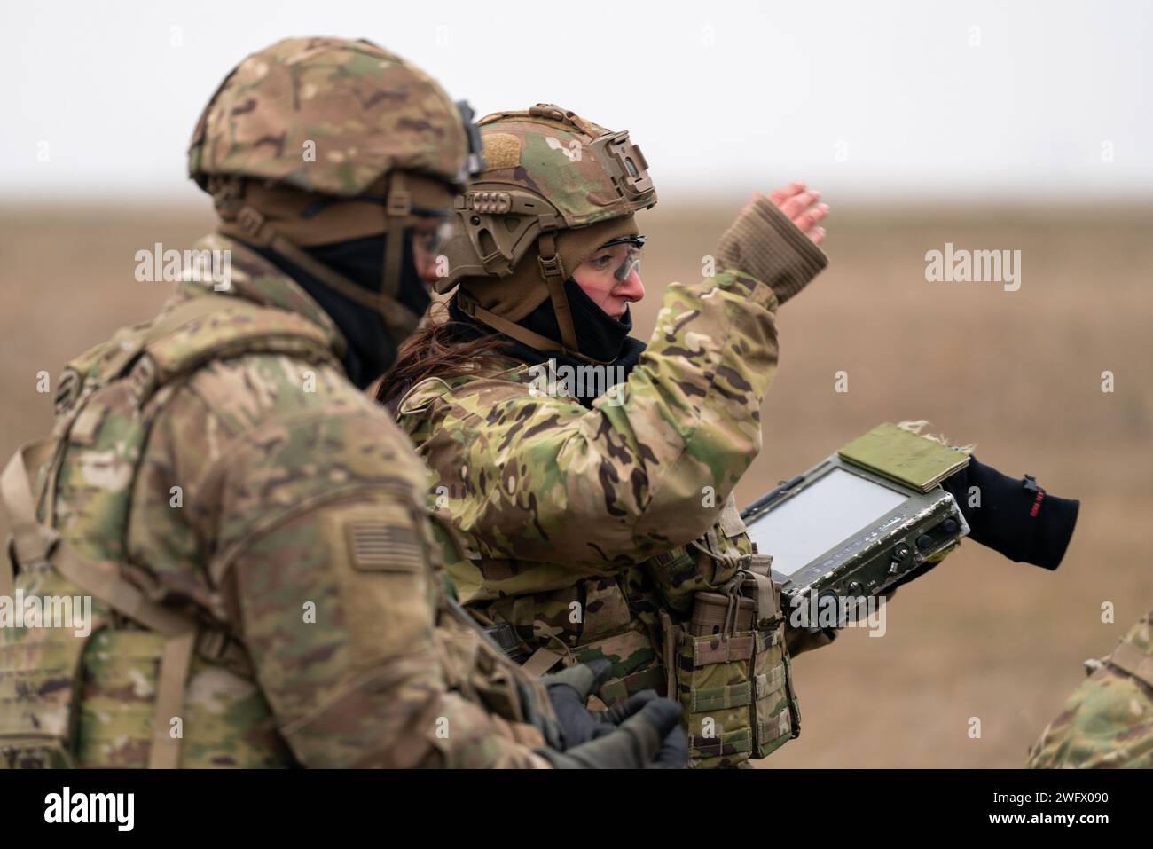 Le sergent Jasmine Parreco, chef de section avec la batterie Alpha 'Gator', 3e bataillon, 320e ...