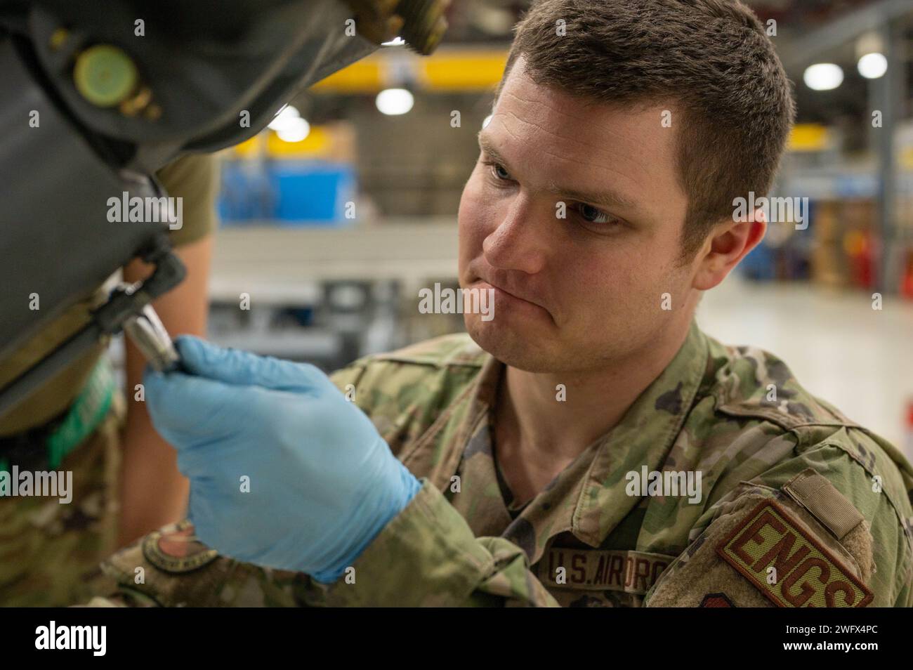 L'aviateur principal de l'US Air Force Caleb Green, technicien en ...