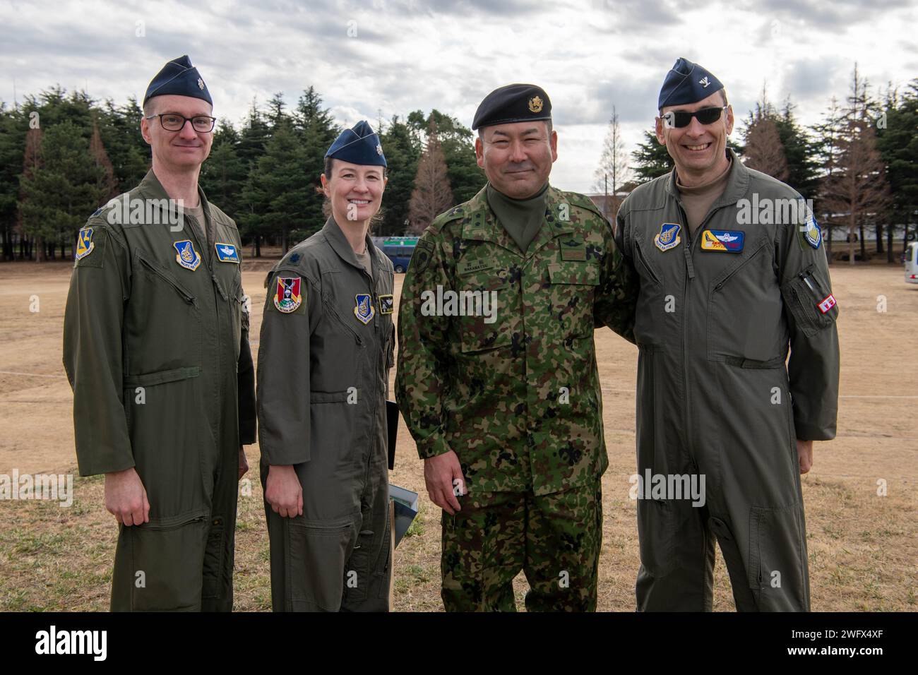 (De gauche à droite) le lieutenant-colonel Christopher Casler ...