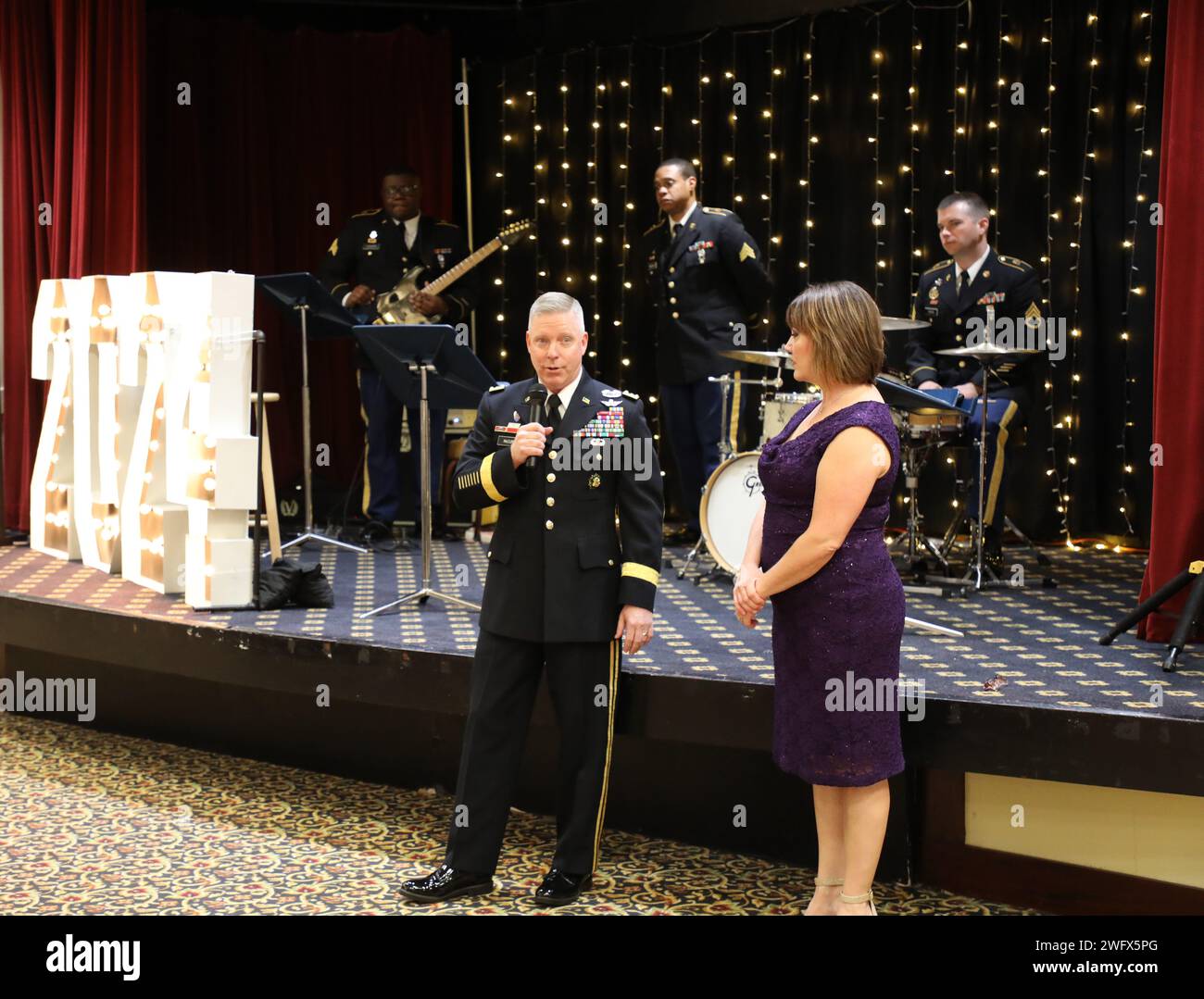 Le major général Michael C. McCurry, du centre d'excellence de l ...