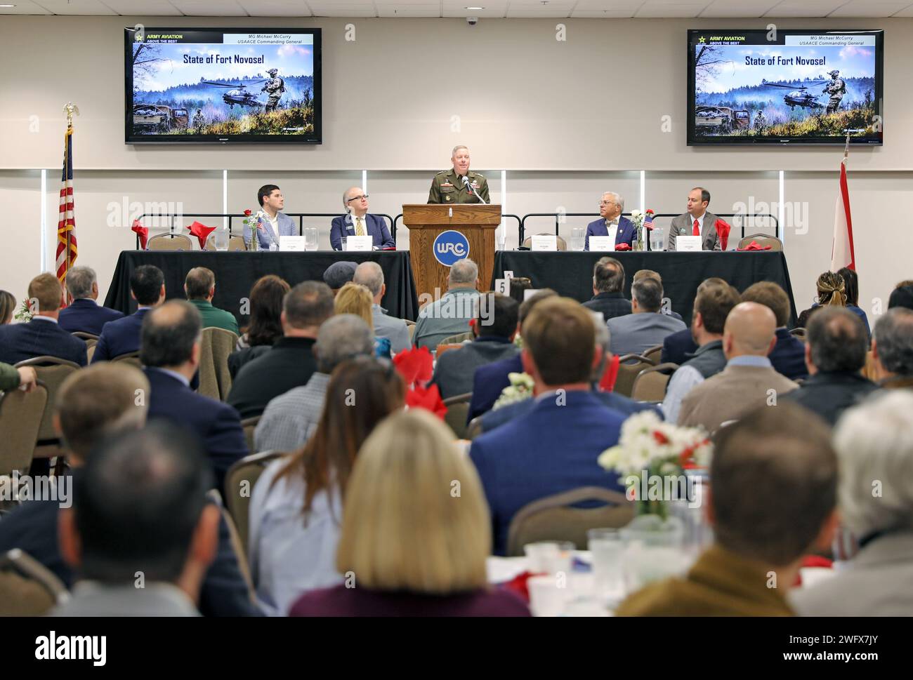 Le major général Michael C. McCurry, du centre d'excellence de l ...