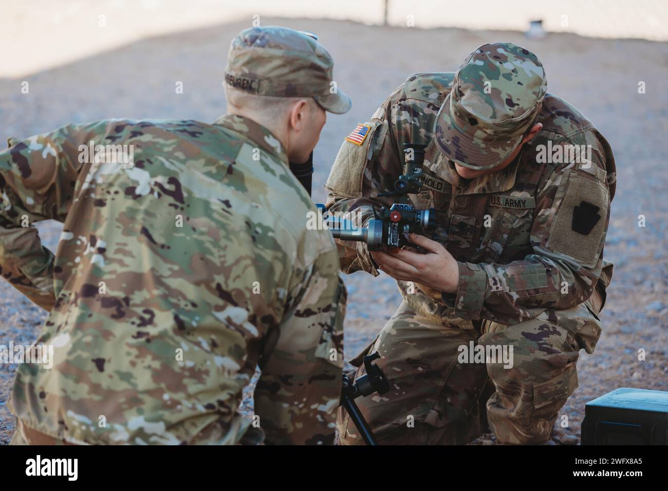 Des soldats américains avec la compagnie Bravo, 1e bataillon, 112e ...