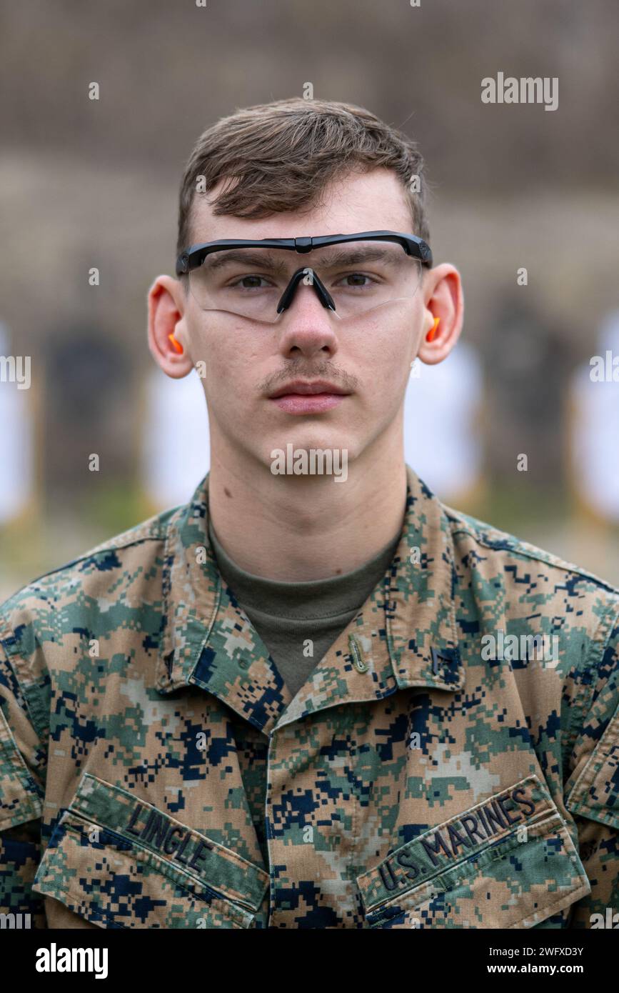 Le caporal lance Landon Lingle du corps des Marines des États-Unis ...