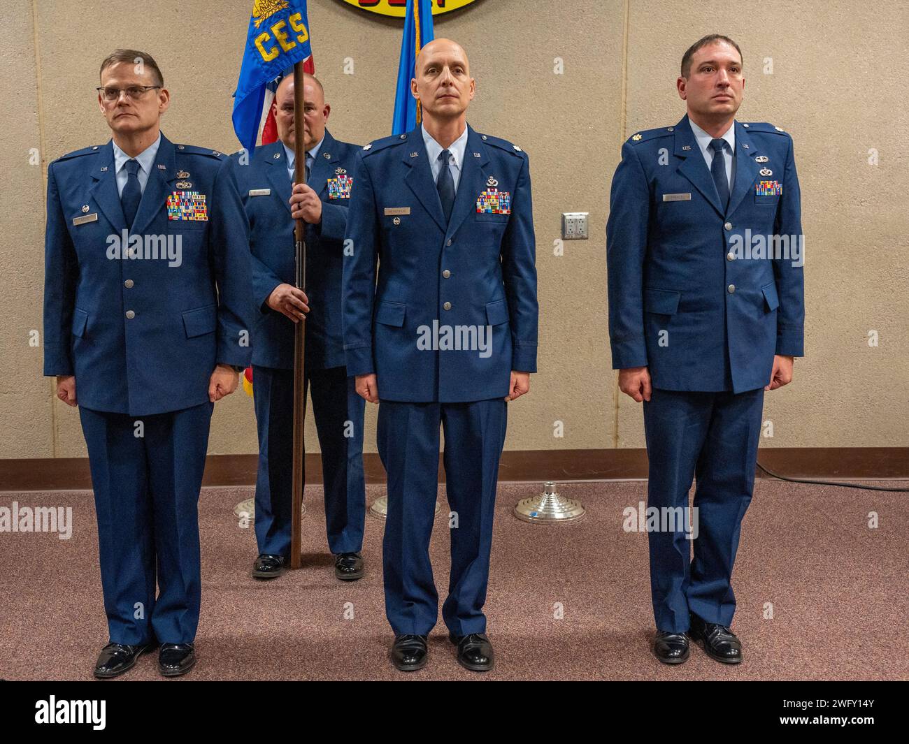 Le lieutenant-colonel Lonny Reese (de gauche à droite), commandant du ...