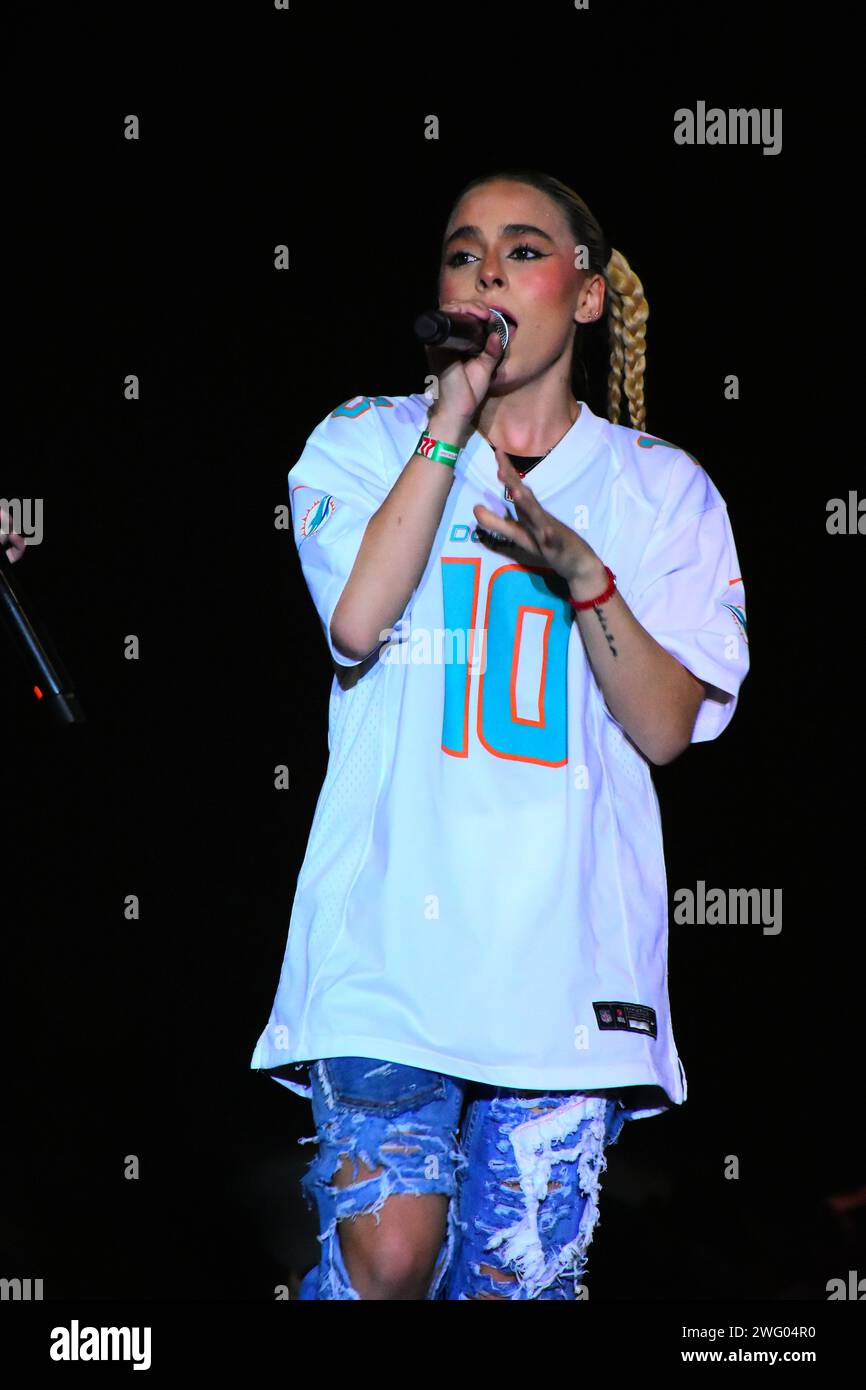 LEON, MEXIQUE - FÉVRIER 1. Les chanteuses mexicaines Valentina et Re de ...