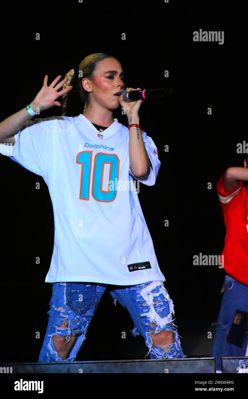 LEON, MEXIQUE - FÉVRIER 1. Les chanteuses mexicaines Valentina et Re de ...