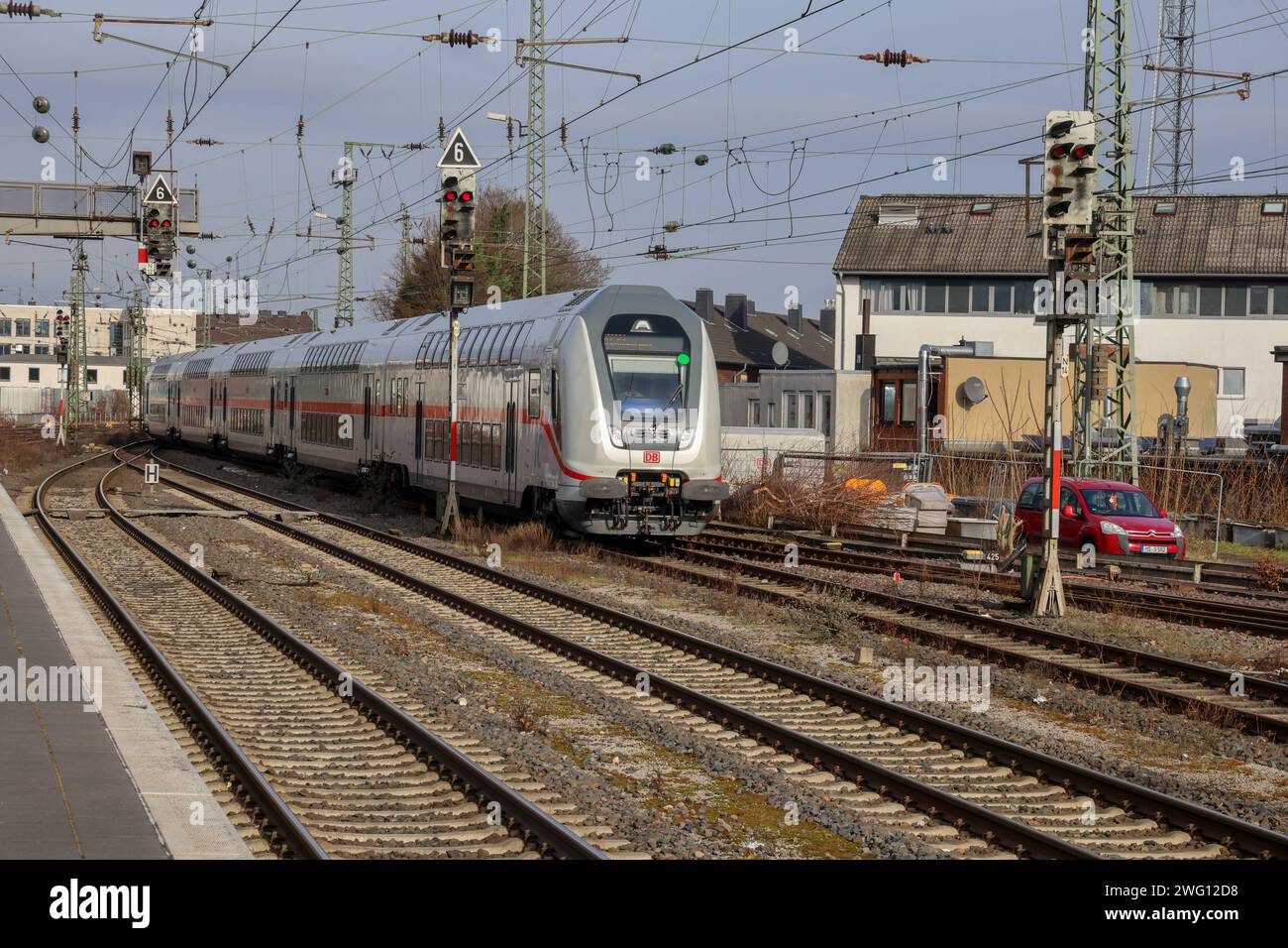 Eisenbahnverkehr am Münster Hauptbahnhof. Intercity Zug IC2 ...
