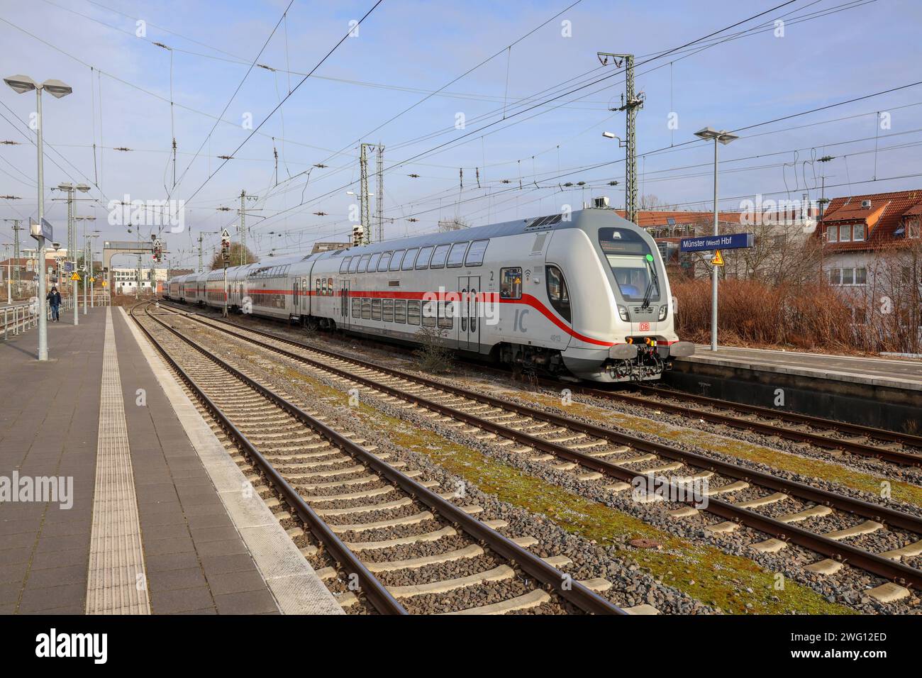 Eisenbahnverkehr am Münster Hauptbahnhof. Intercity Zug IC2 ...