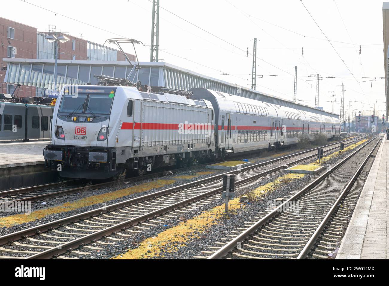 Eisenbahnverkehr am Münster Hauptbahnhof. Intercity Zug IC2 ...