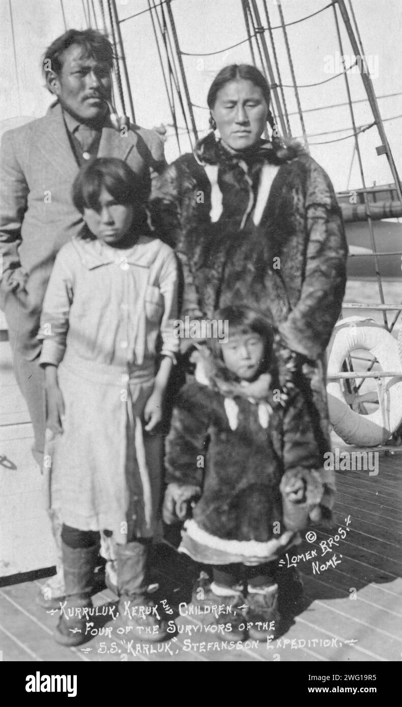 Famille eskimo à Banque d'images noir et blanc - Alamy