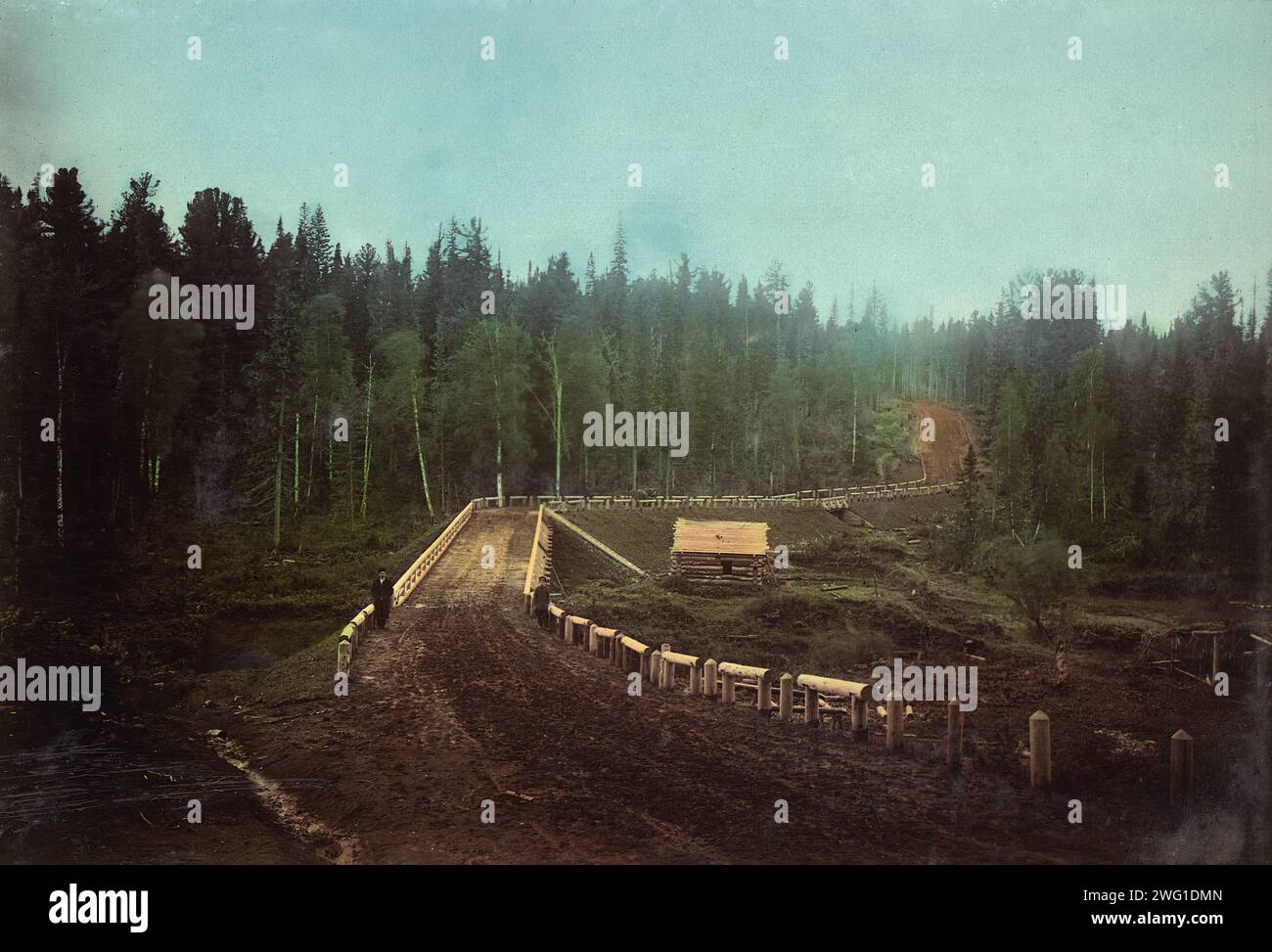 La plate-forme et le pont sur le chemin de fer Iverka-Romanovskaya ...