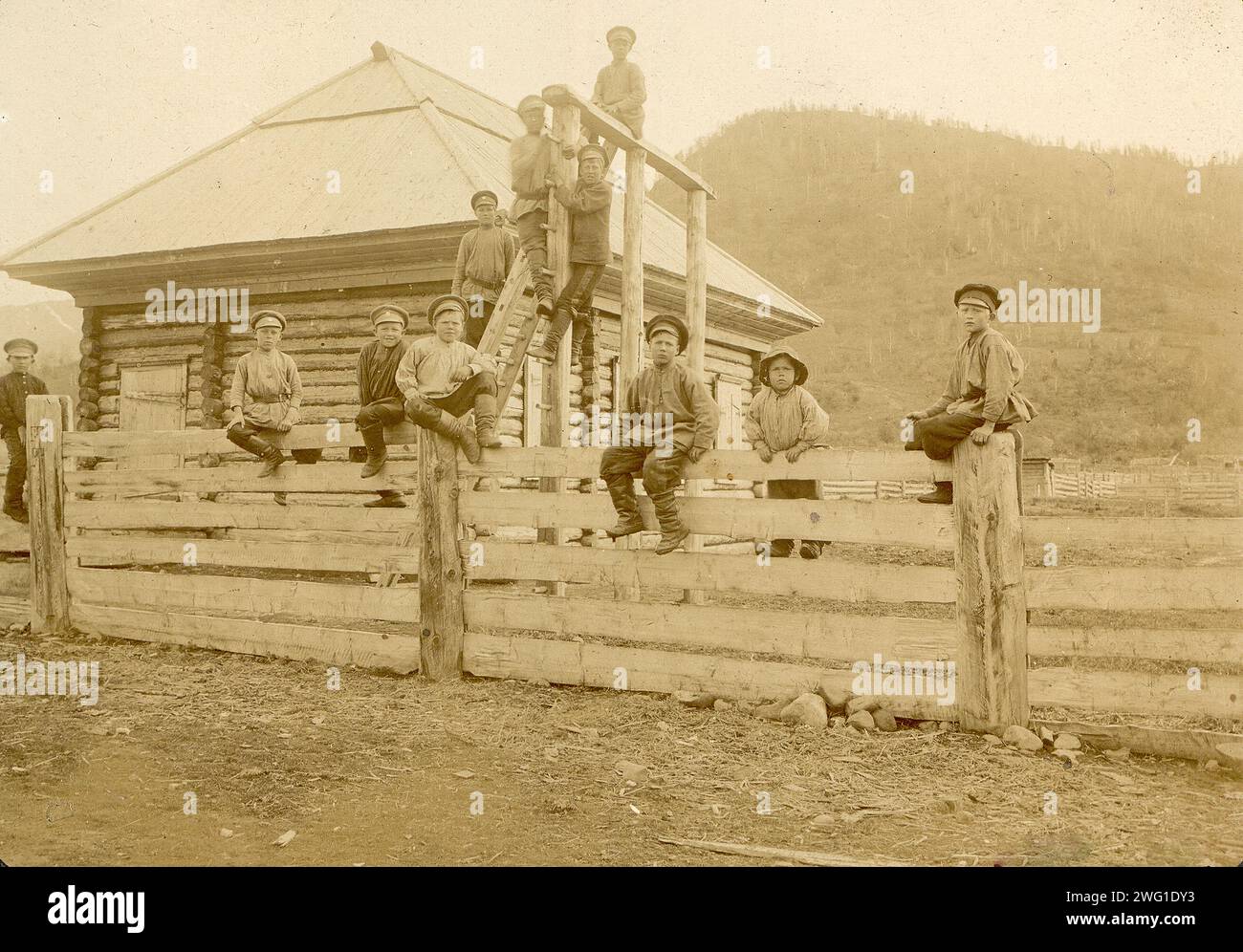 En pause, 1909. Cette image est tirée de Tipy kazakov : Sibirskie kazaki na sluzhbe i doma ...