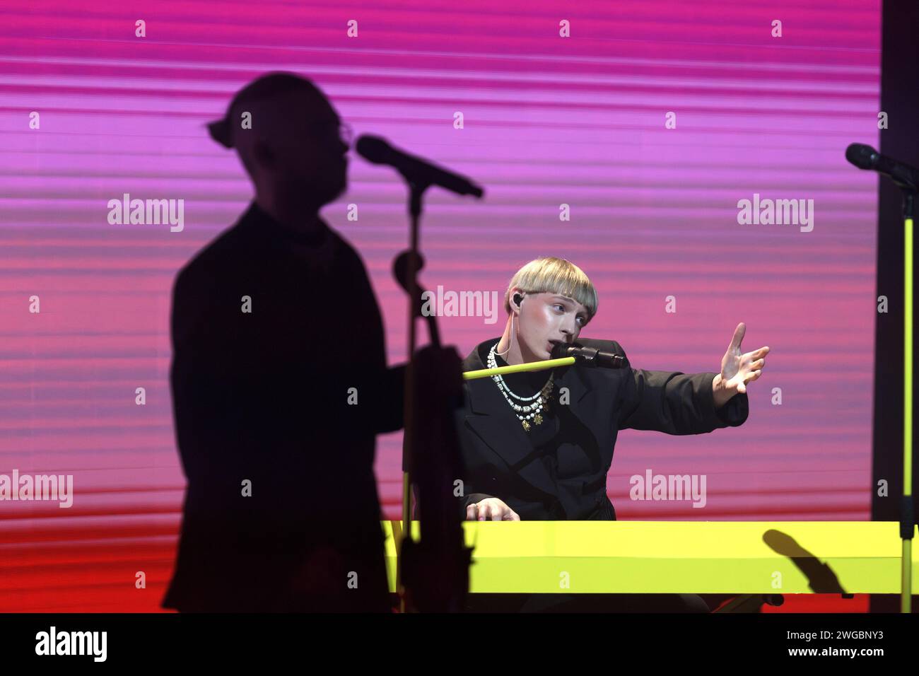 KIEV, UKRAINE - 2 FÉVRIER 2024 - Pavlo Gots (à droite) et Yaroslav Yarovenko du groupe Nazva ...