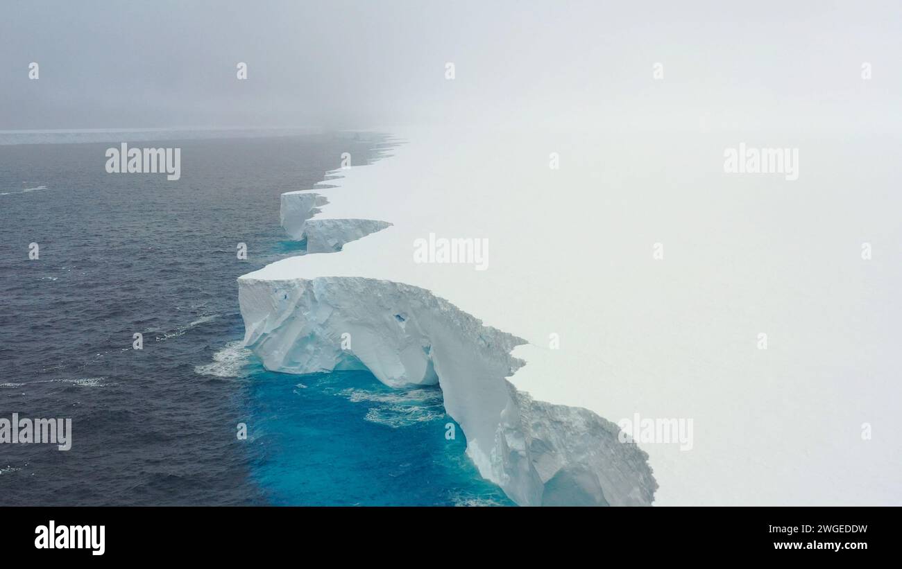 Le plus grand iceberg Banque de photographies et d’images à haute ...