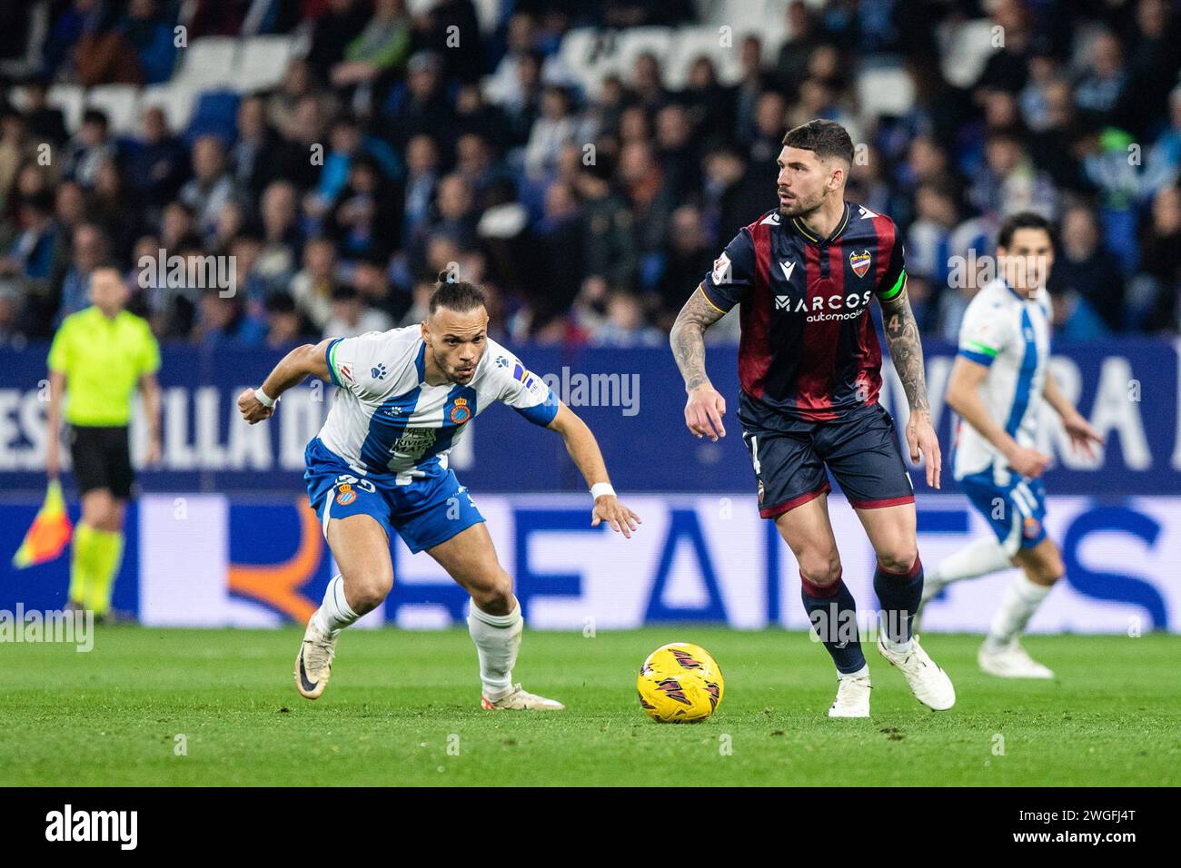 Barcelone, Espagne. 04th Feb, 2024. Martin Braithwaite (à gauche) du ...