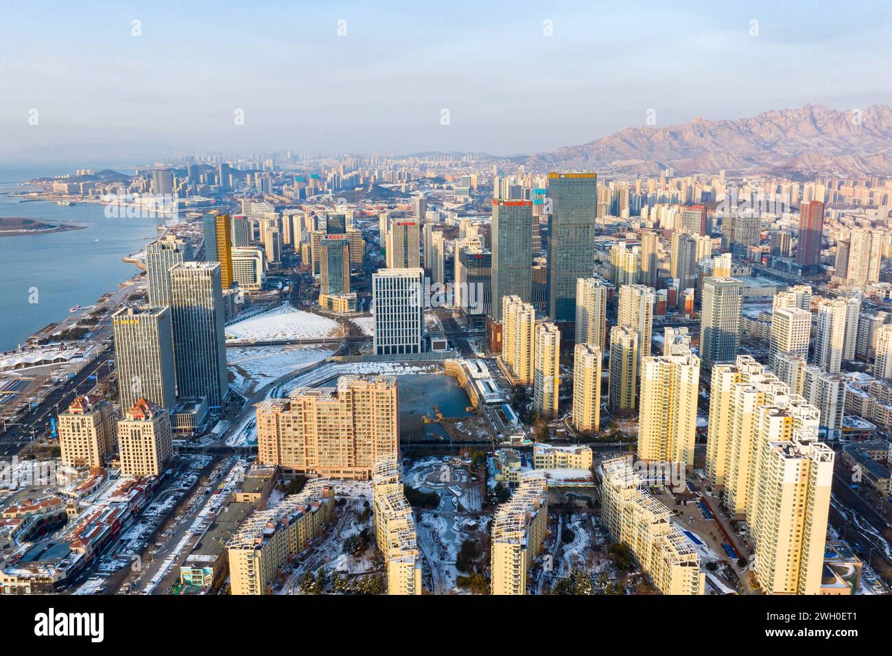 QINGDAO, CHINE - 6 FÉVRIER 2024 - le paysage après les chutes de neige ...