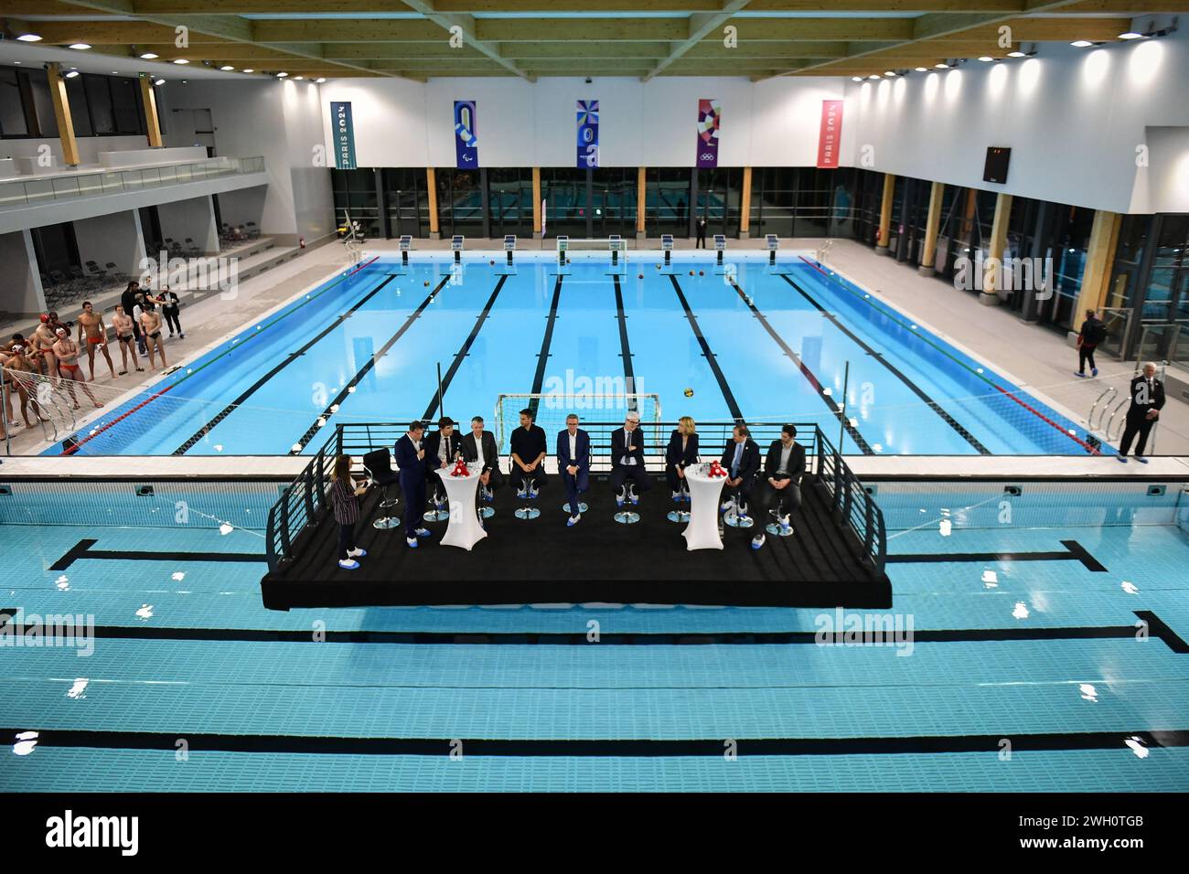 Maire de Saint Denis Mathieu Hanotin (l), Président de Paris 2024, Tony ...