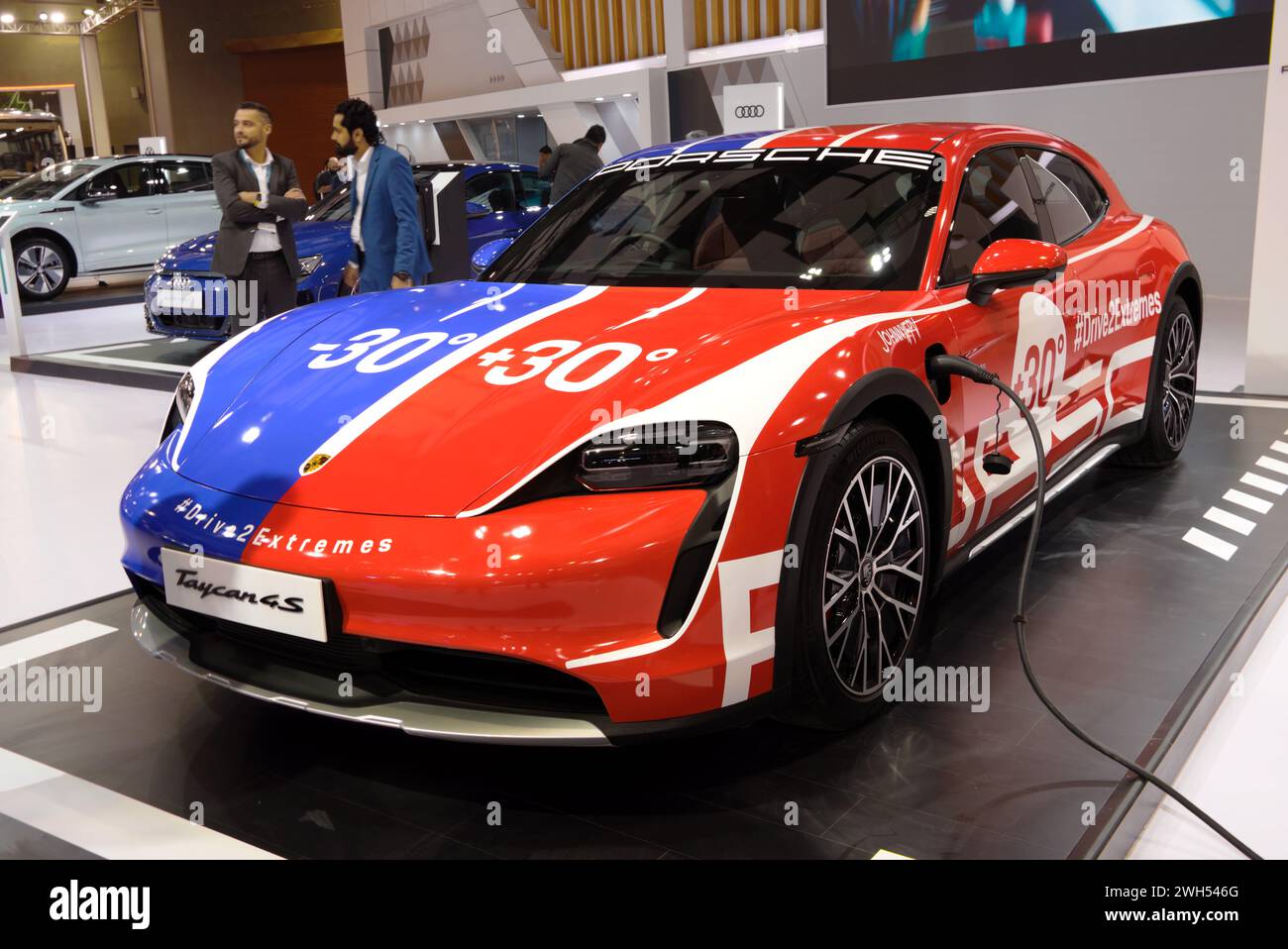 New Delhi - 1er février 2024 : la Porsche Taycan 4s Cross Turismo car est exposée à Bharat ...