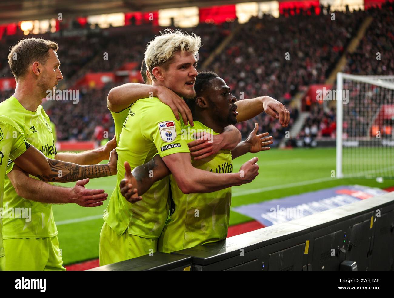Alex Matos de Huddersfield Town célèbre avoir marqué le troisième but ...