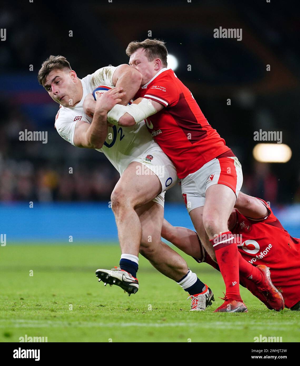 L'Anglais Theo Dan est attaqué lors du Guinness six Nations match au ...