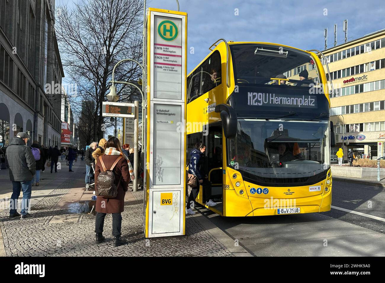 Double decker bus bus stop berlin Banque de photographies et d’images à ...