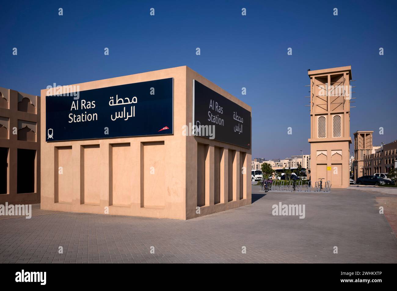 Dubai metro station al ras Banque de photographies et d’images à haute ...