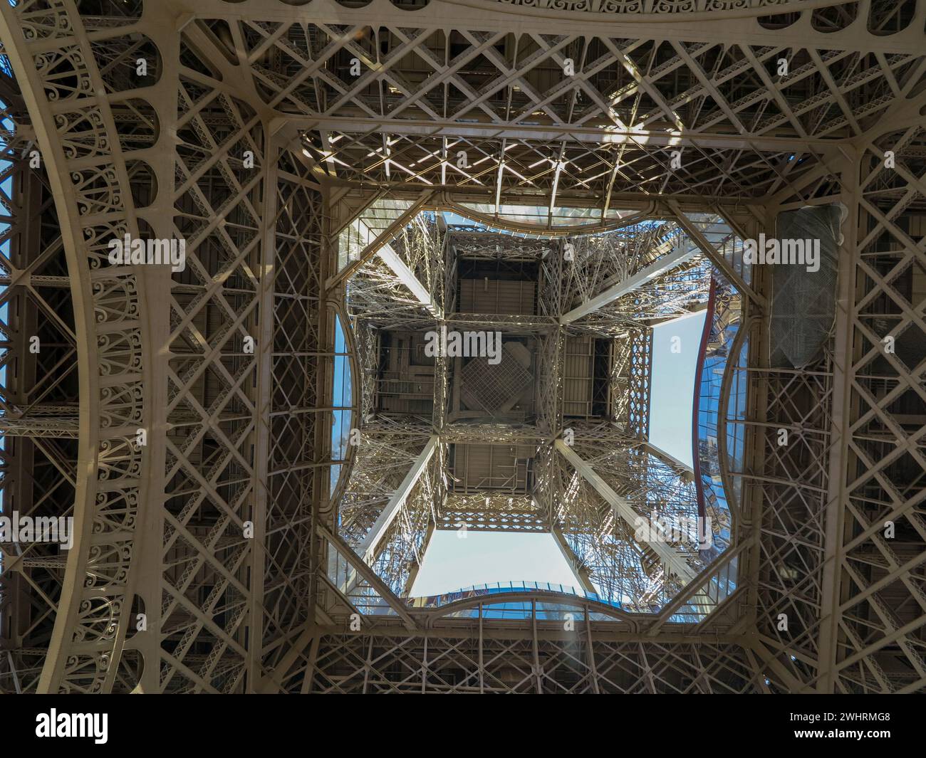 Towering structure Banque de photographies et d’images à haute ...