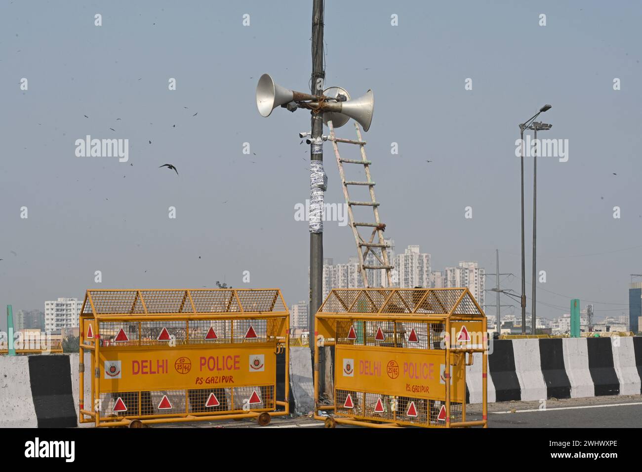 NEW DELHI, INDE - 11 FÉVRIER : les fonctionnaires de la police de Delhi ...