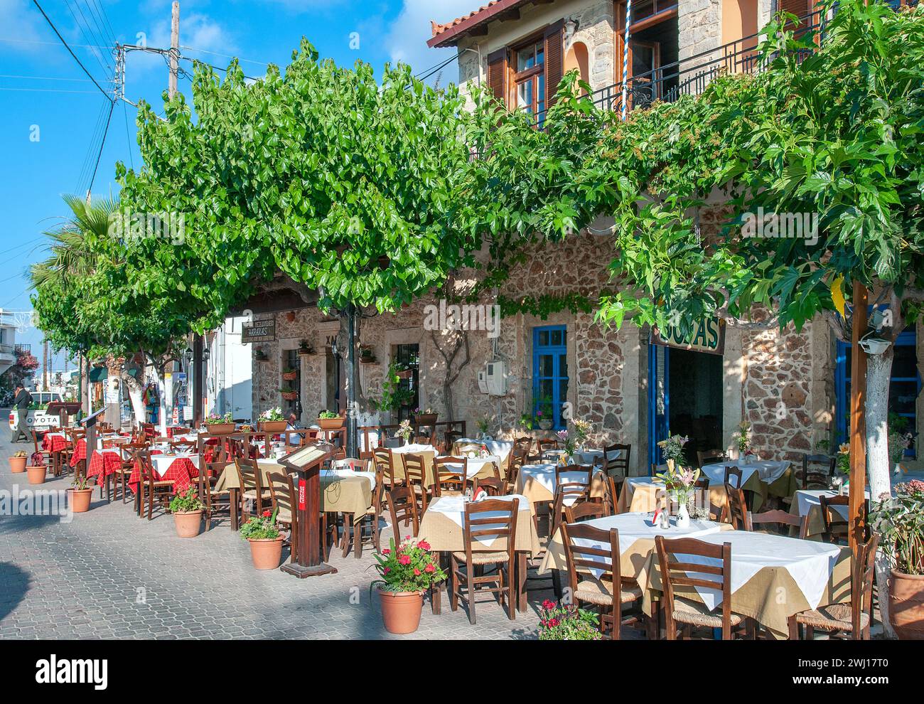 Crete village restaurant Banque de photographies et d’images à haute ...