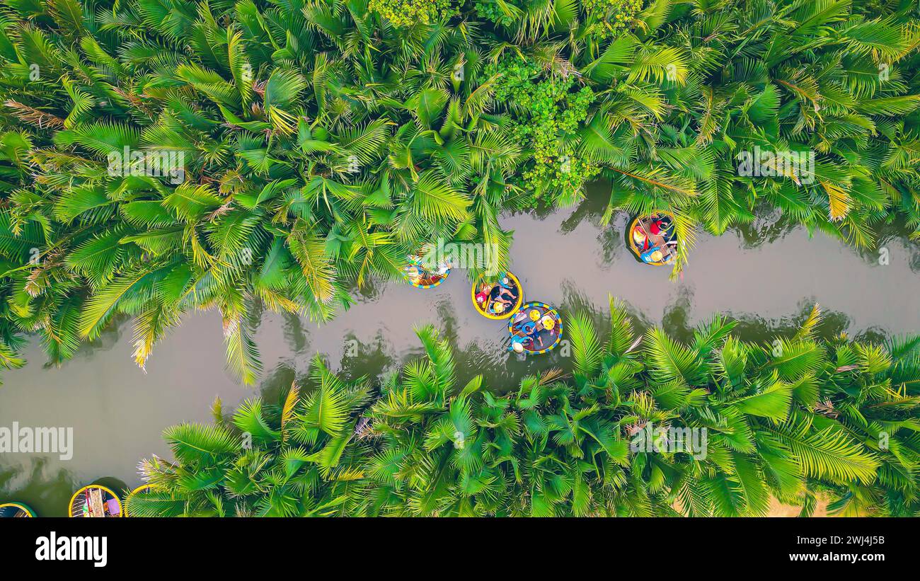 Vue aérienne, les touristes sont détendus et l'expérience d'une ...