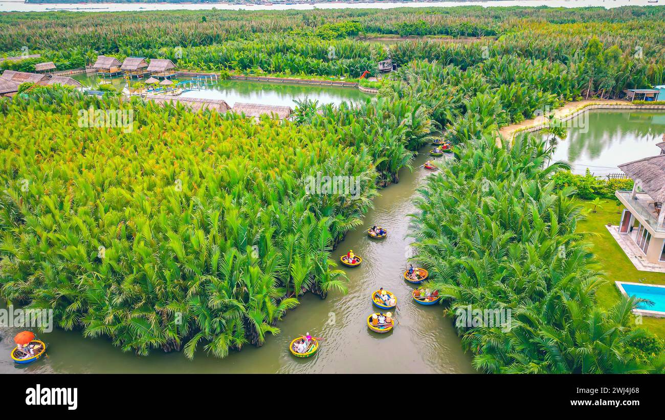 Vue aérienne, les touristes sont détendus et l'expérience d'une ...