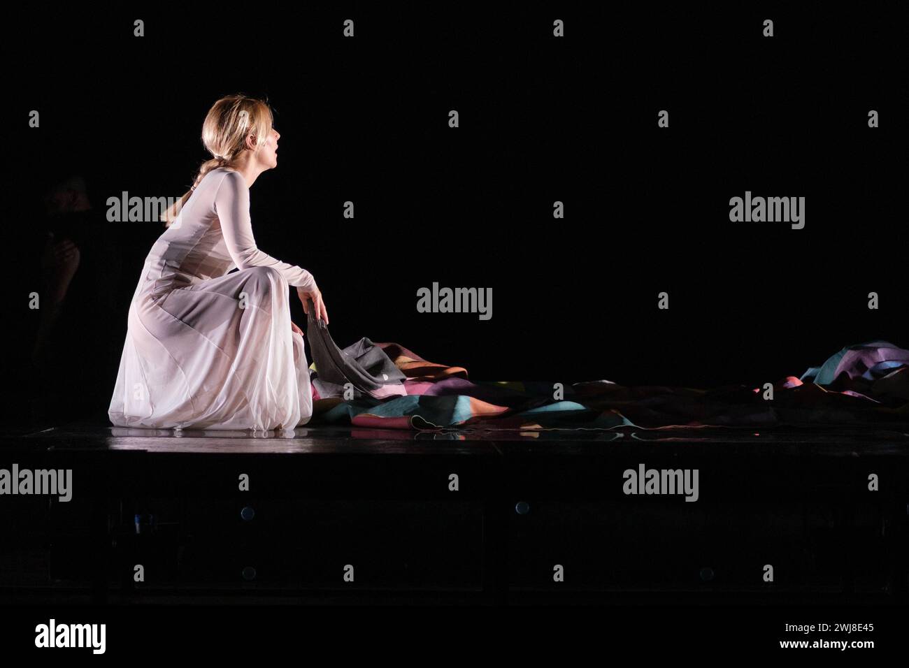 L'actrice Cayetana Guillén-Cuervo se produit lors de la présentation de ...