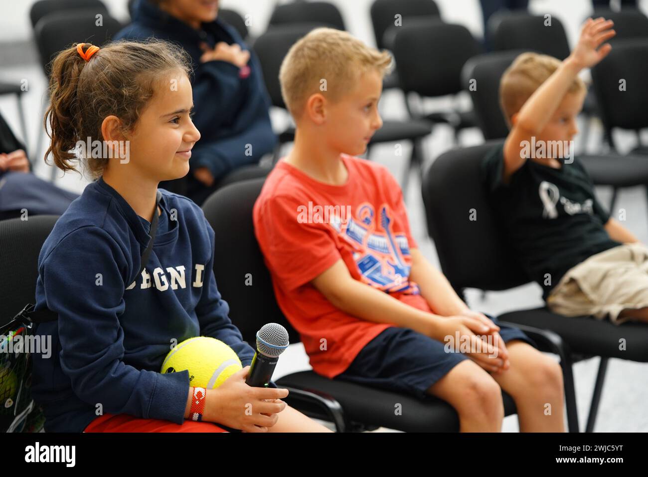 La qualificative américaine Danielle Collins interagit avec les fans ...