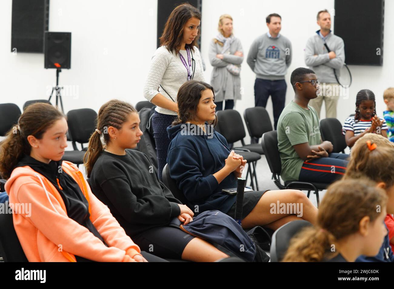 La qualificative américaine Danielle Collins interagit avec les fans ...
