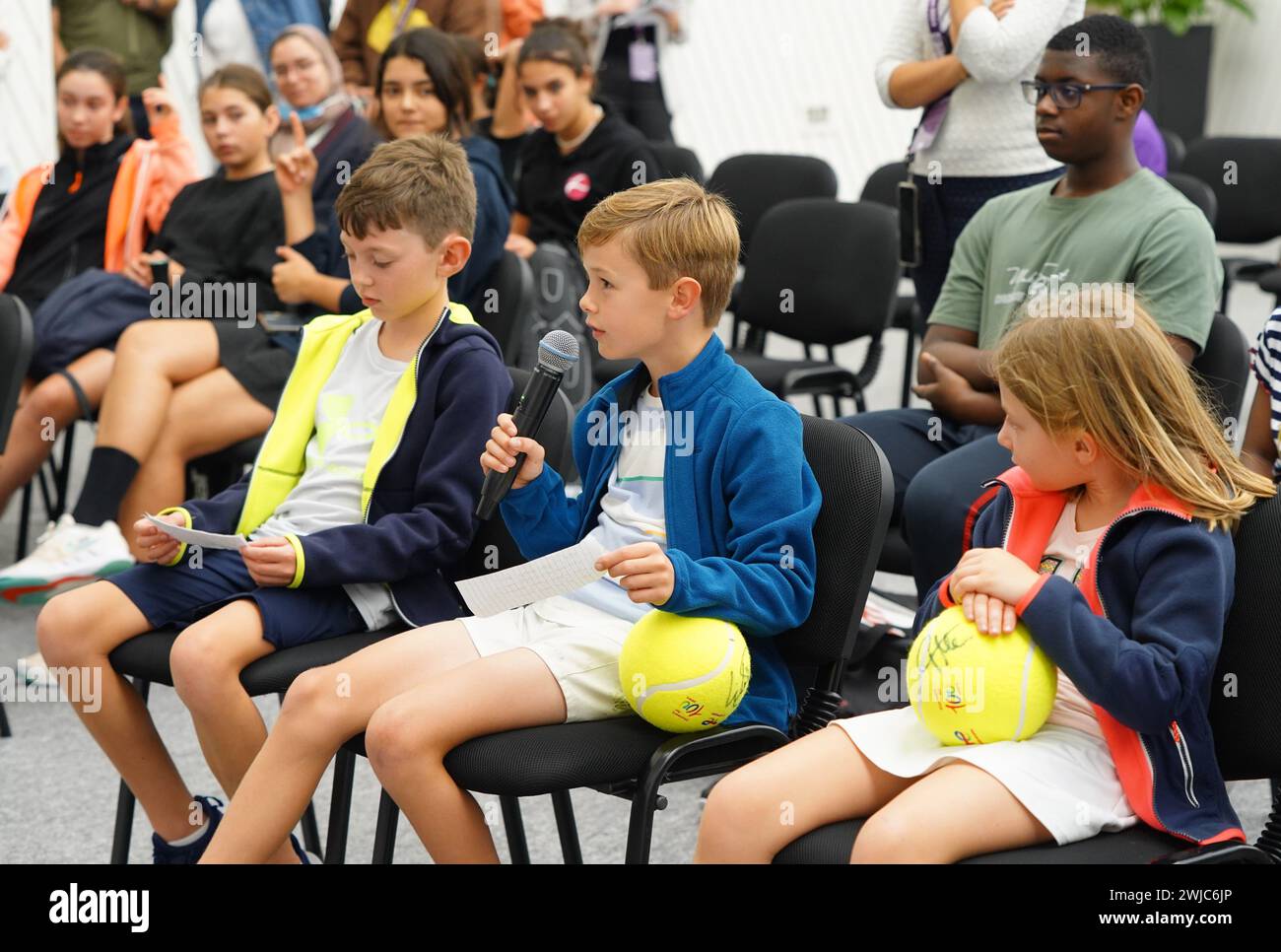 La qualificative américaine Danielle Collins interagit avec les fans ...