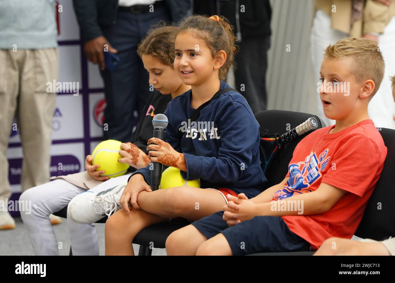 La qualificative américaine Danielle Collins interagit avec les fans ...