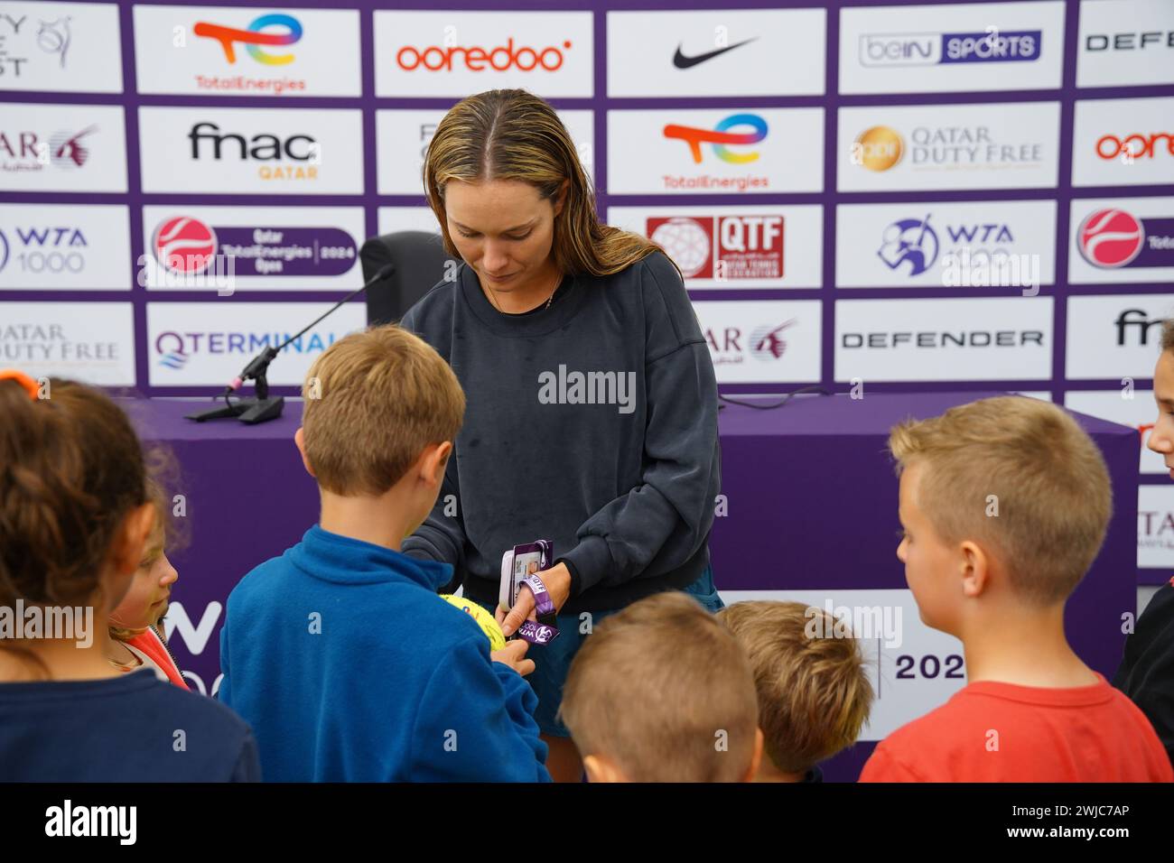 La qualificative américaine Danielle Collins interagit avec les fans ...