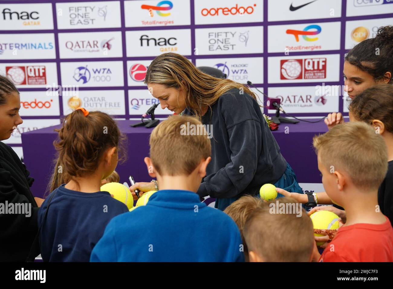 La qualificative américaine Danielle Collins interagit avec les fans ...