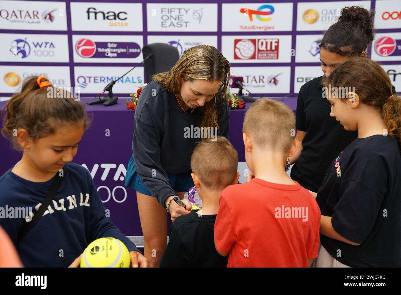 La qualificative américaine Danielle Collins interagit avec les fans ...