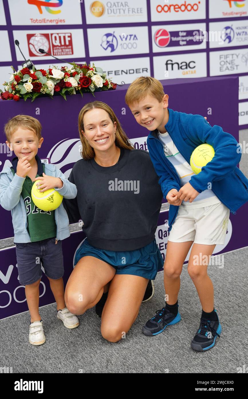 La qualificative américaine Danielle Collins interagit avec les fans ...