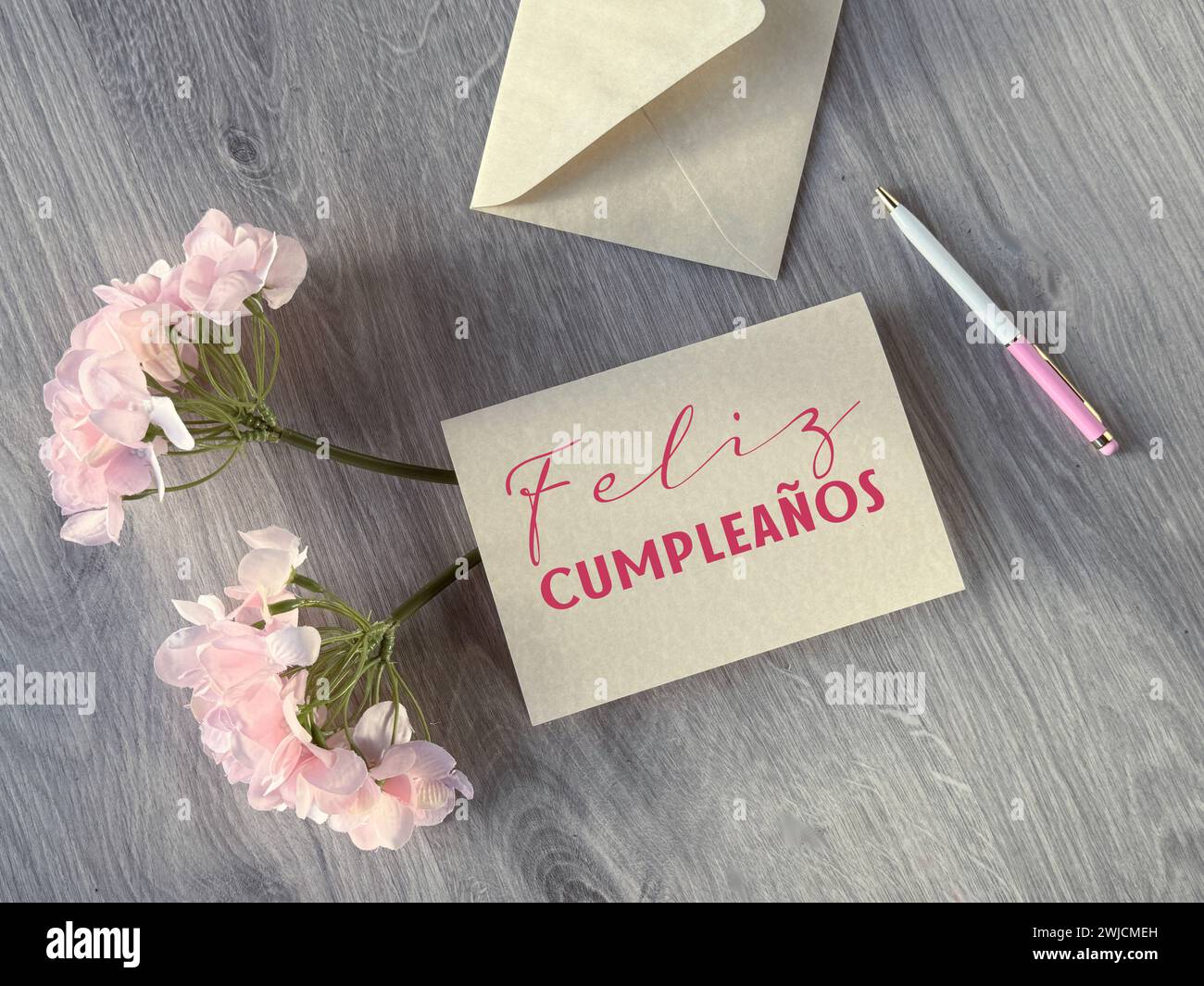 Carte d'anniversaire fleurs roses Banque de photographies et d’images à ...