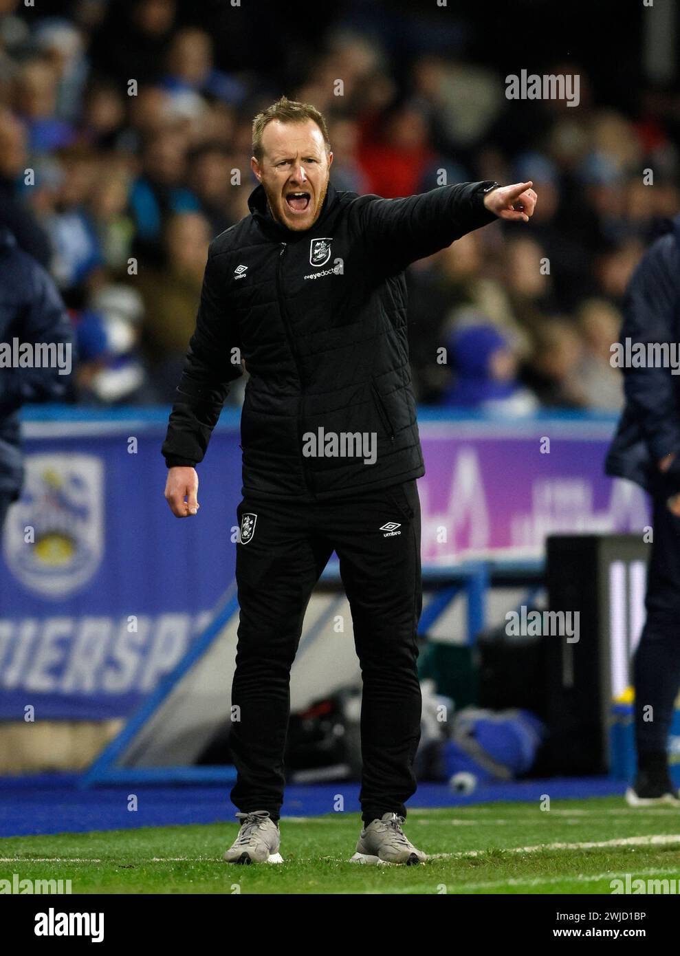 Le manager intérimaire de Huddersfield Town, Jon Worthington, fait des ...