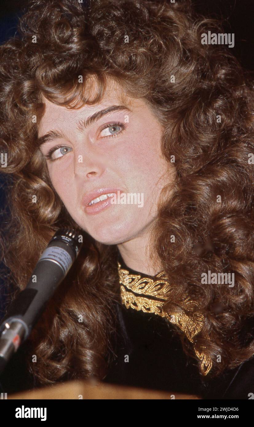 Brooke Shields, 17 ans, au Toy Show annuel où elle a fait ses débuts ...