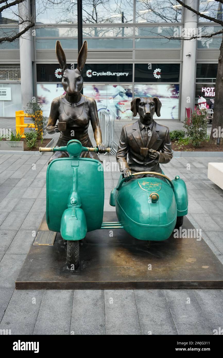« Together Forever on Wheels » une sculpture de Gillie et Marc mettant ...