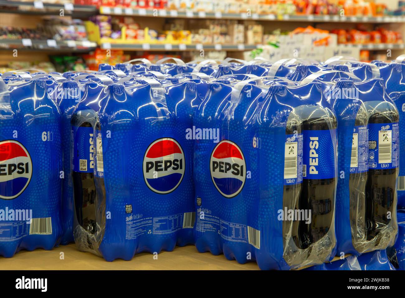 Février 2024 : Pepsi-Flaschen im Supermarkt *** février 2024 bouteilles ...